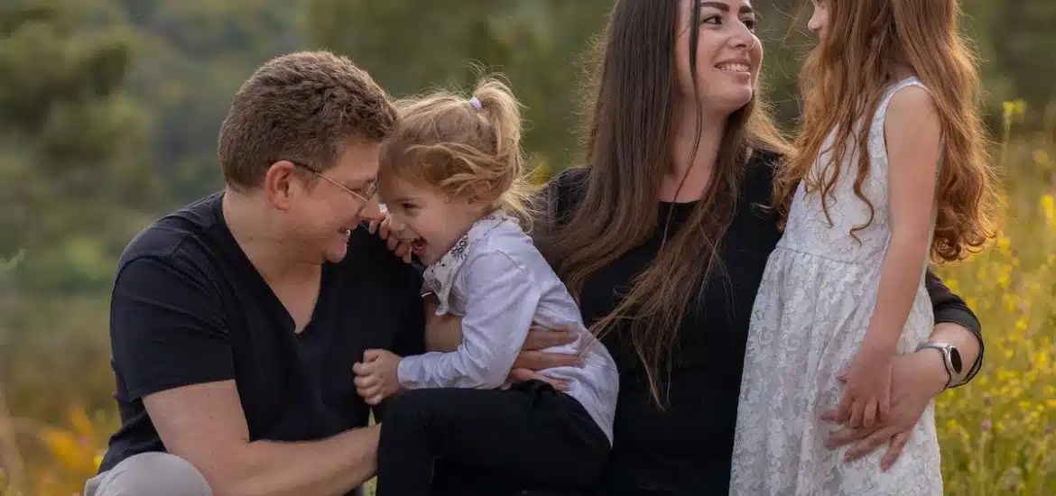 Découvrez l'univers familial de Jenifer : portrait d'Aaron Nouchy ...